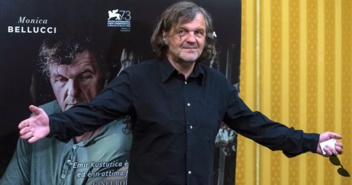 Emir Kusturica ត្រូវបានបញ្ជូនទៅកាន់មន្ទីរពេទ្យបន្ទាប់ពីគ្រោះថ្នាក់រថយន្ត