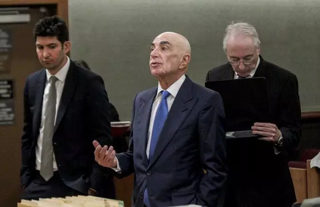 Şiyê de hişt û Robert Shapiro parêzerê navdar