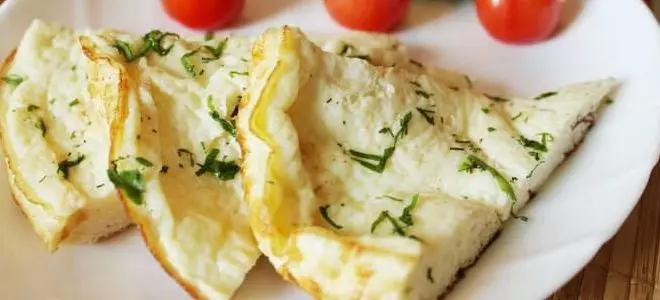 Magnificent omelet with milk in a frying pan - recipes with tomatoes, sausage and cheese 7930_2