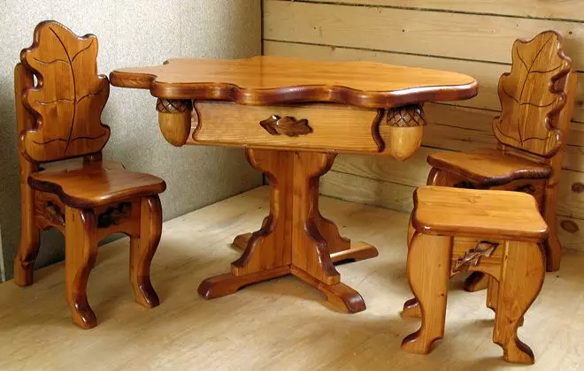 Muebles de madera: agente de limpieza, reglas adecuadas de petróleo y pintura. 8009_2