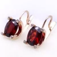 ટોપઝ 7 સાથે ગોલ્ડ earrings