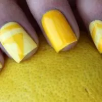 Manicura de verano brillante 1