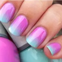 Manicura de verano brillante 4