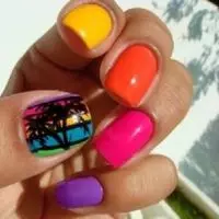 Manicura de verano brillante 5