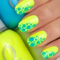 Manicura de verano brillante 6