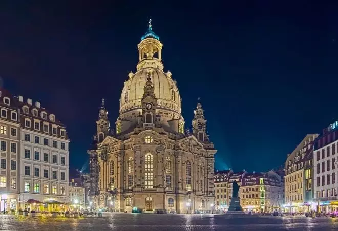 Dresden ატრაქციონები - Castle-Residence, Panel პროცესია მთავრები, ტერასა Brulya, ციხე Pilnitz, Hofkirhe და სხვა 9177_2