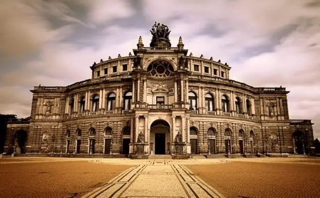 Dresden vaatamisväärsused - Castle-Residence, Princes'i paneel, Terrass Bruya, Castle Pilnitz, Hofkirhe jt 9177_5