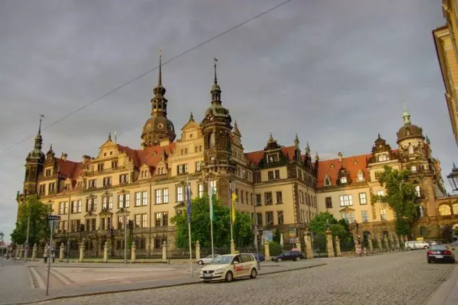 Điểm tham quan của Dresden - Castle-Residence, Panel Retion of Princes, sân thượng Brulya, Castle Pilnitz, Hofkirhe và những người khác 9177_7