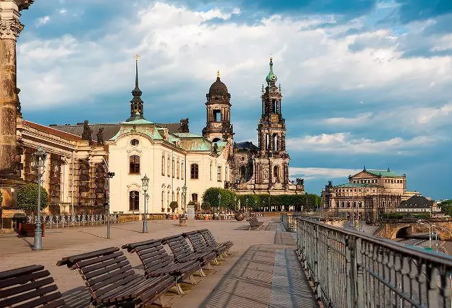 តំបន់ទេសចរណ៍ Dresden - ខាសខាសដែលជាកន្លែងកាន់បន្ទះរបស់ព្រះអំបូររាបសារាបស្មើរប្រាសាទព្រះវិហារ 9177_9