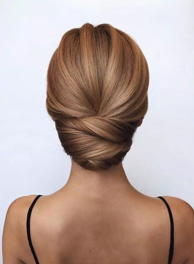 Como fazer um monte na cabeça em cabelos curtos, médios e longos? Feixe de penteado 9492_15