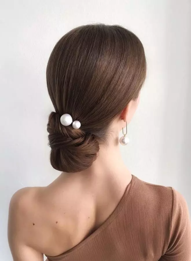 Como fazer um monte na cabeça em cabelos curtos, médios e longos? Feixe de penteado 9492_2